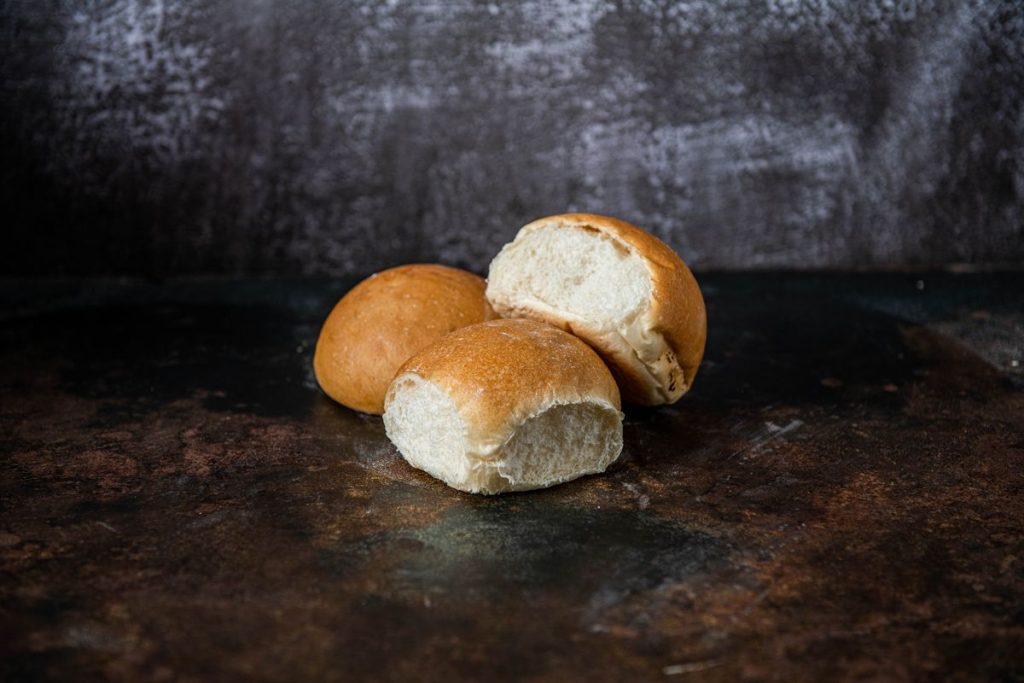 White Round Rolls 90gm - Suprima Bakeries