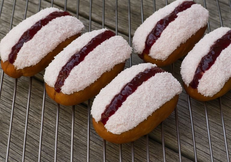 What is a finger bun? A classic Aussie treat made easy with Suprima